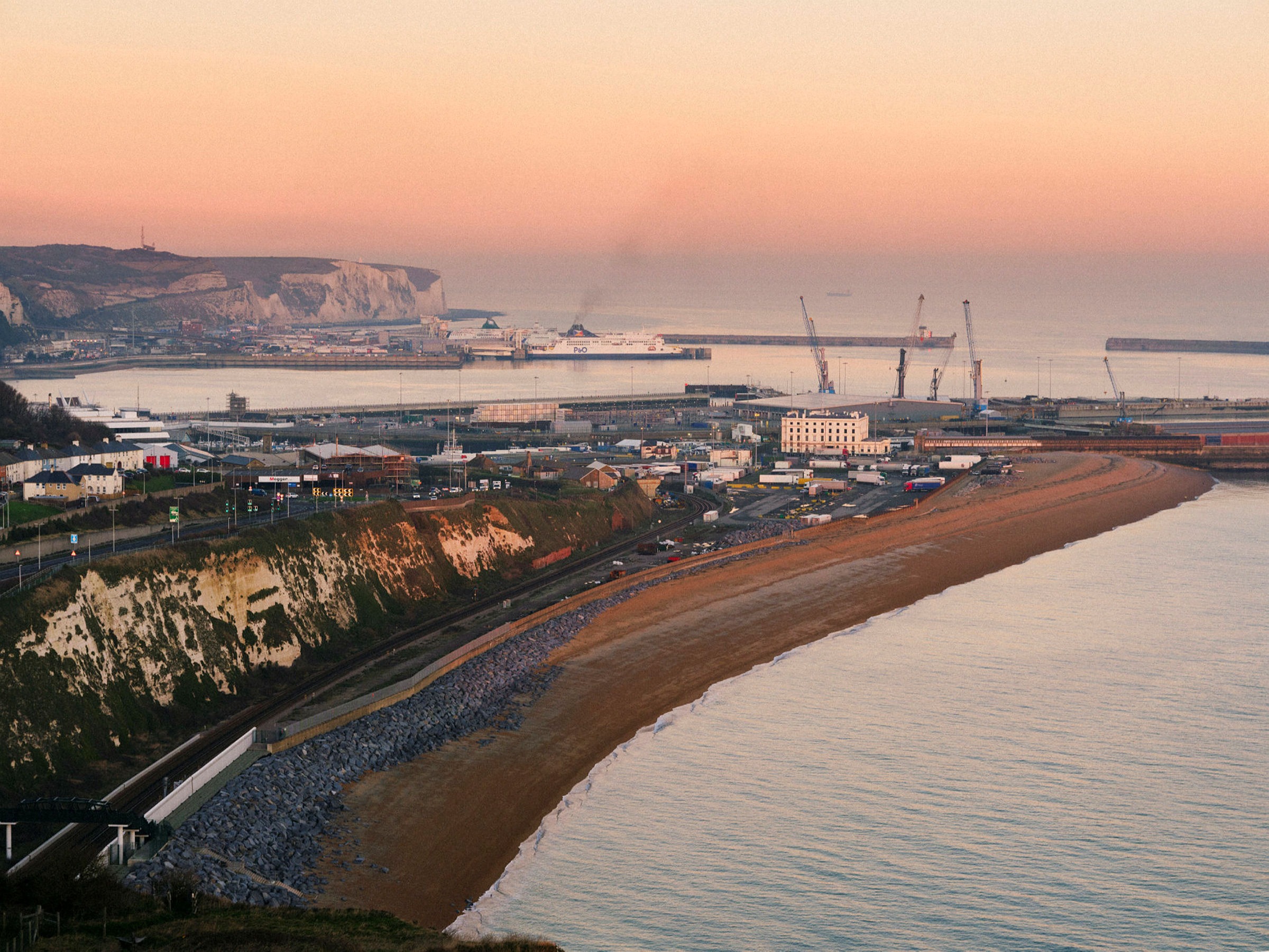 Life and death on Dover’s migrant front line | Financial Times