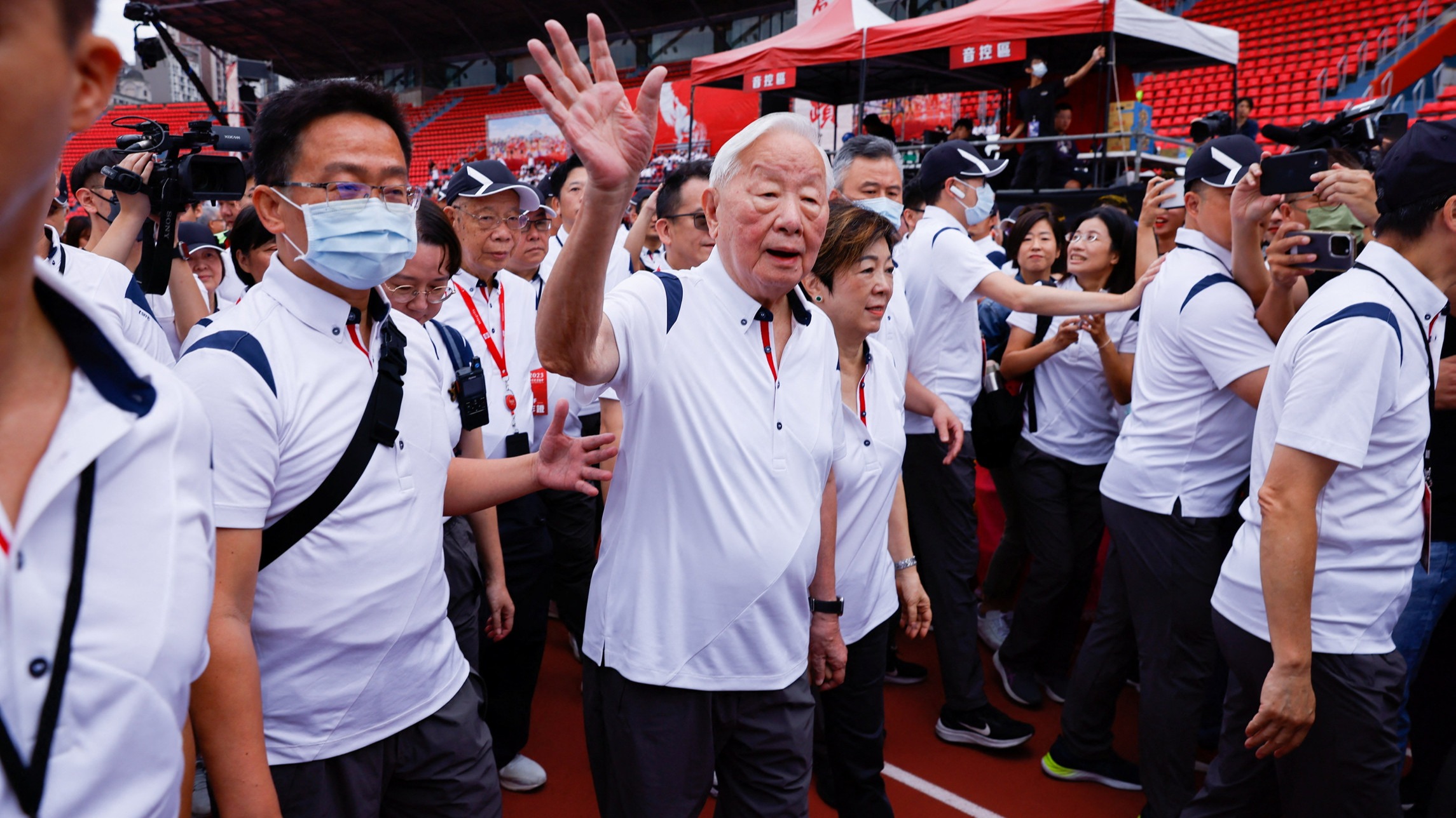 Tabby Kinder - Journalist Profile - Intelligent Relations